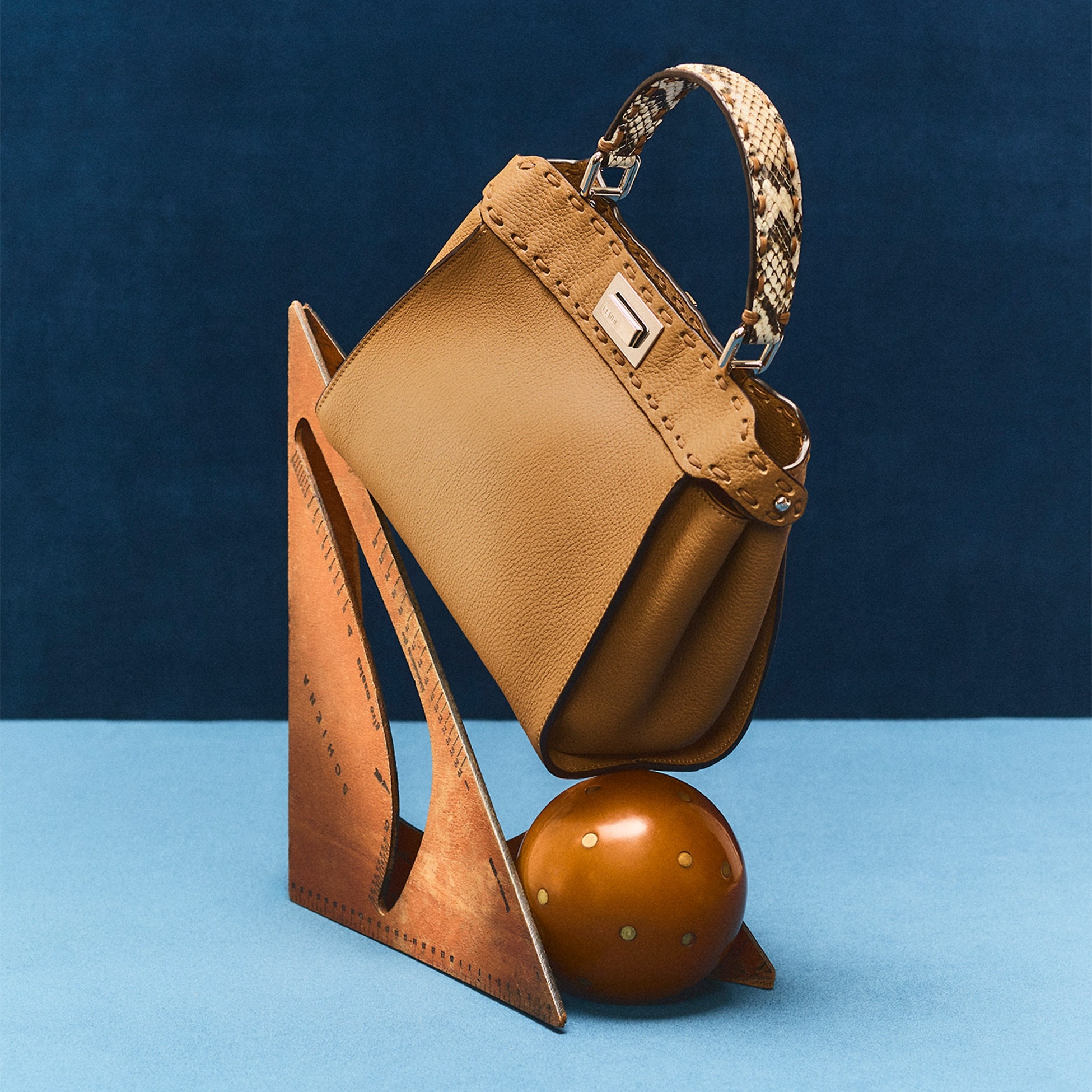 펜디 Peekaboo Bags 여성 컬렉션 | FENDI KR