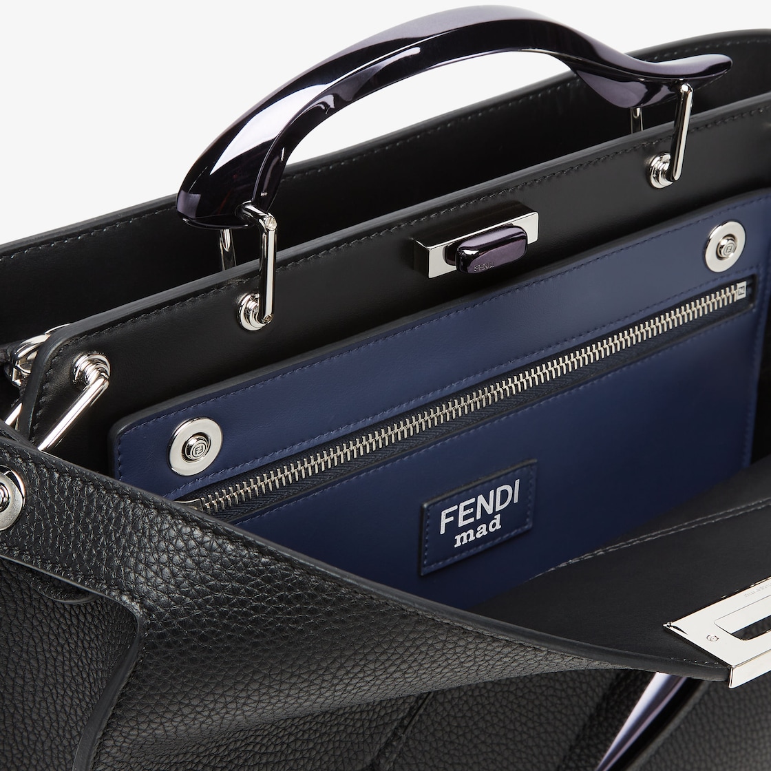 MAD x Fendi Peekaboo ISeeU Medium - Bolsa de piel negra y aluminio azul ...