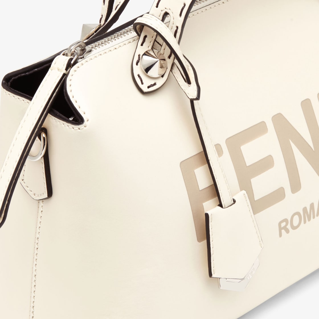 FENDI公式】バイ ザ ウェイ ミディアム ホワイトレザー ボストン FENDI公式】バイ ザ ウェイ ミディアム ホワイトレザー ボストン