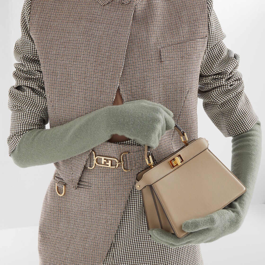 Peekaboo ISeeU Petite手袋-鸽子灰带夹层纳帕皮革手袋-女士手袋-FENDI芬迪中国官网