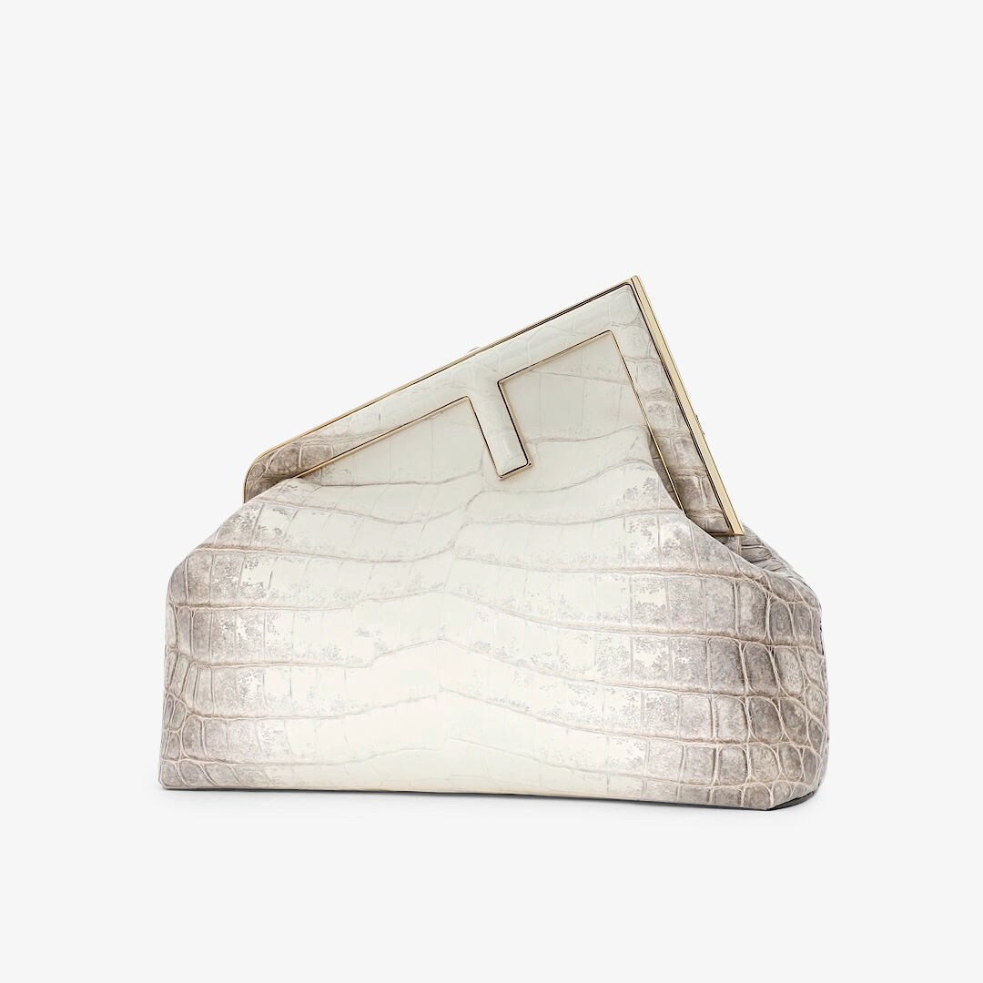 Fendi First Medium - Bolso de cocodrilo en tonos blancos | Fendi