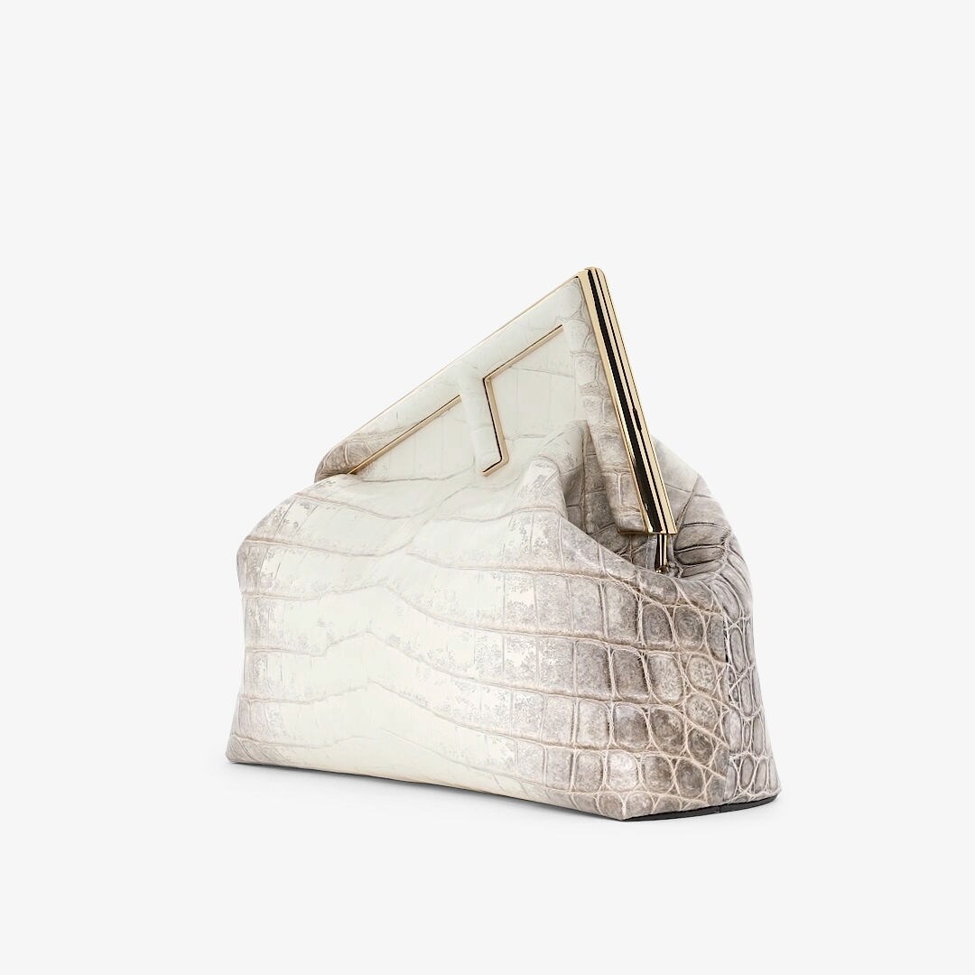 Fendi First Medium - Bolso de cocodrilo en tonos blancos | Fendi