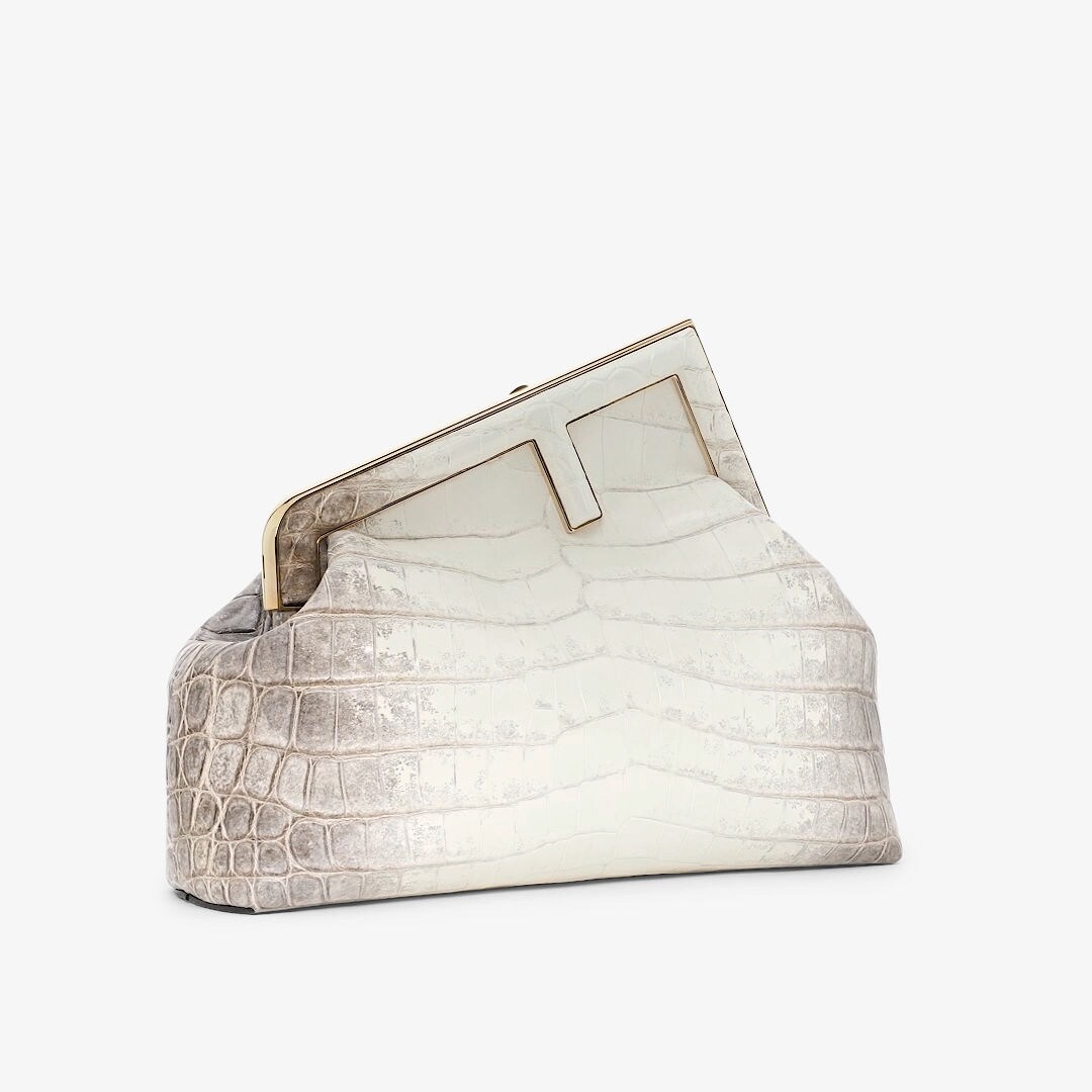Fendi First Medium - Bolso de cocodrilo en tonos blancos | Fendi