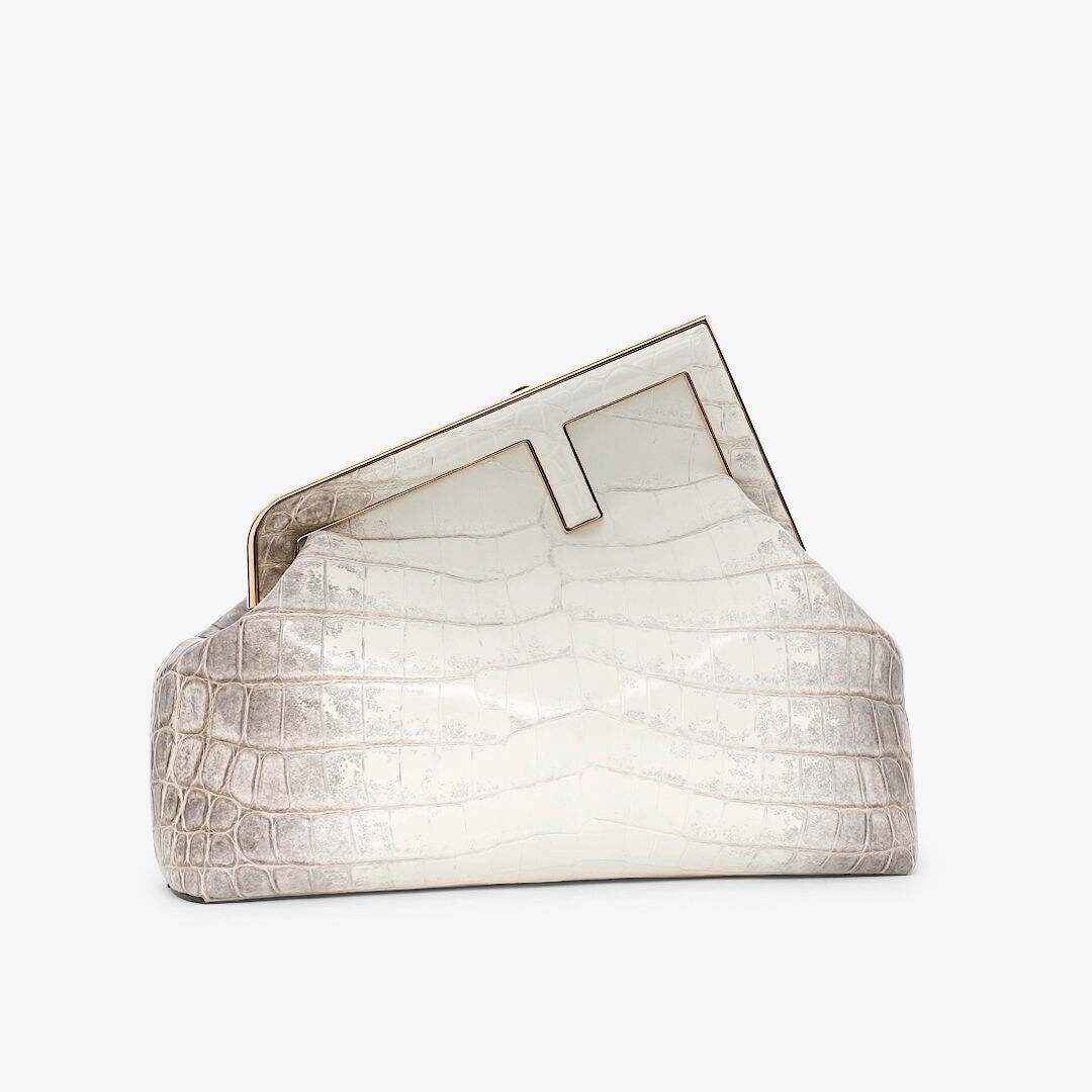 Fendi First Medium - Bolso de cocodrilo en tonos blancos | Fendi