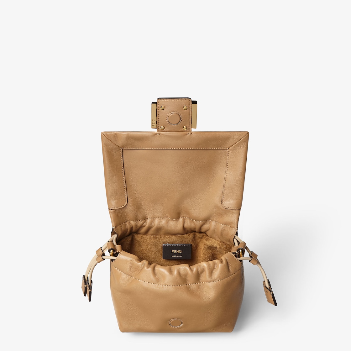レザー のウィ ウィメンズ 向けデザイナー バッグ | FENDI JP レザー のウィ ウィメンズ 向けデザイナー バッグ | FENDI JP