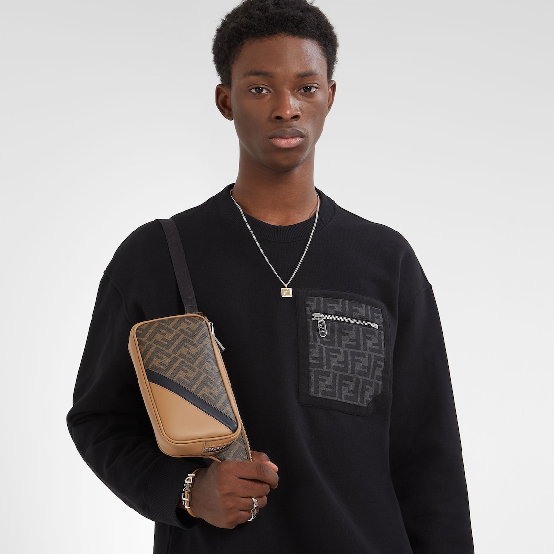 メンズ デザイナー スウェットシャツ | FENDI JP メンズ デザイナー スウェットシャツ | FENDI JP